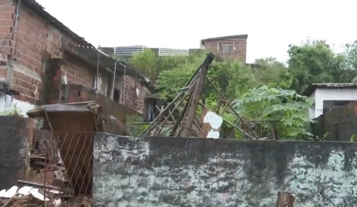 Casas São Interditadas Pela Defesa Civil Por Risco De Desabamento Após