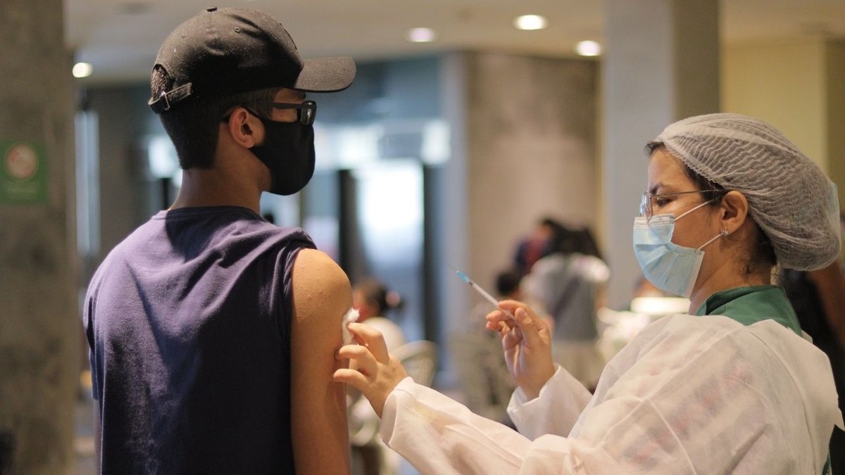 Bauru inicia vacinação de reforço contra Covid em adolescentes; veja ...