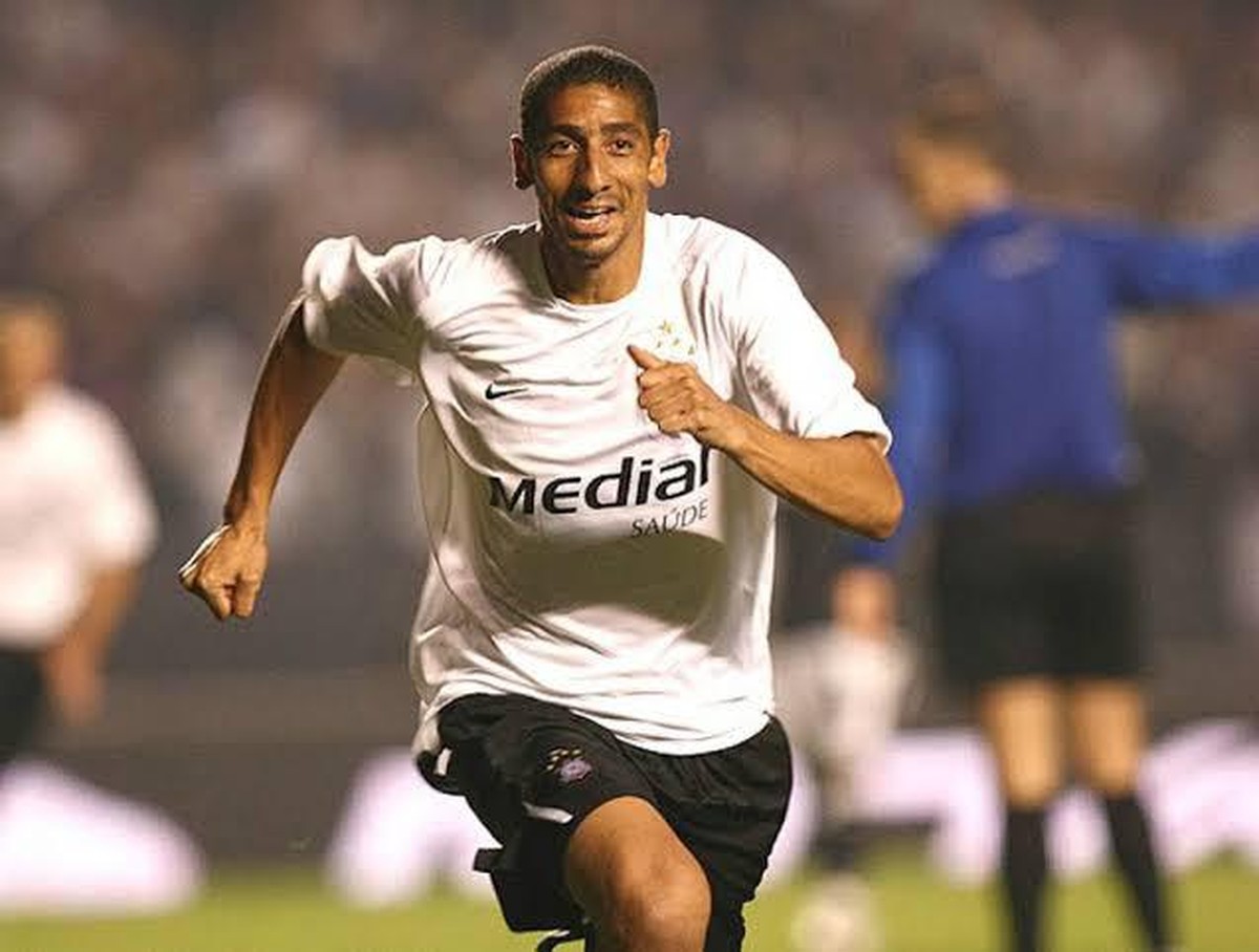 Ex-Corinthians, Acosta, de 44 anos, é anunciado no Capital-TO para ...