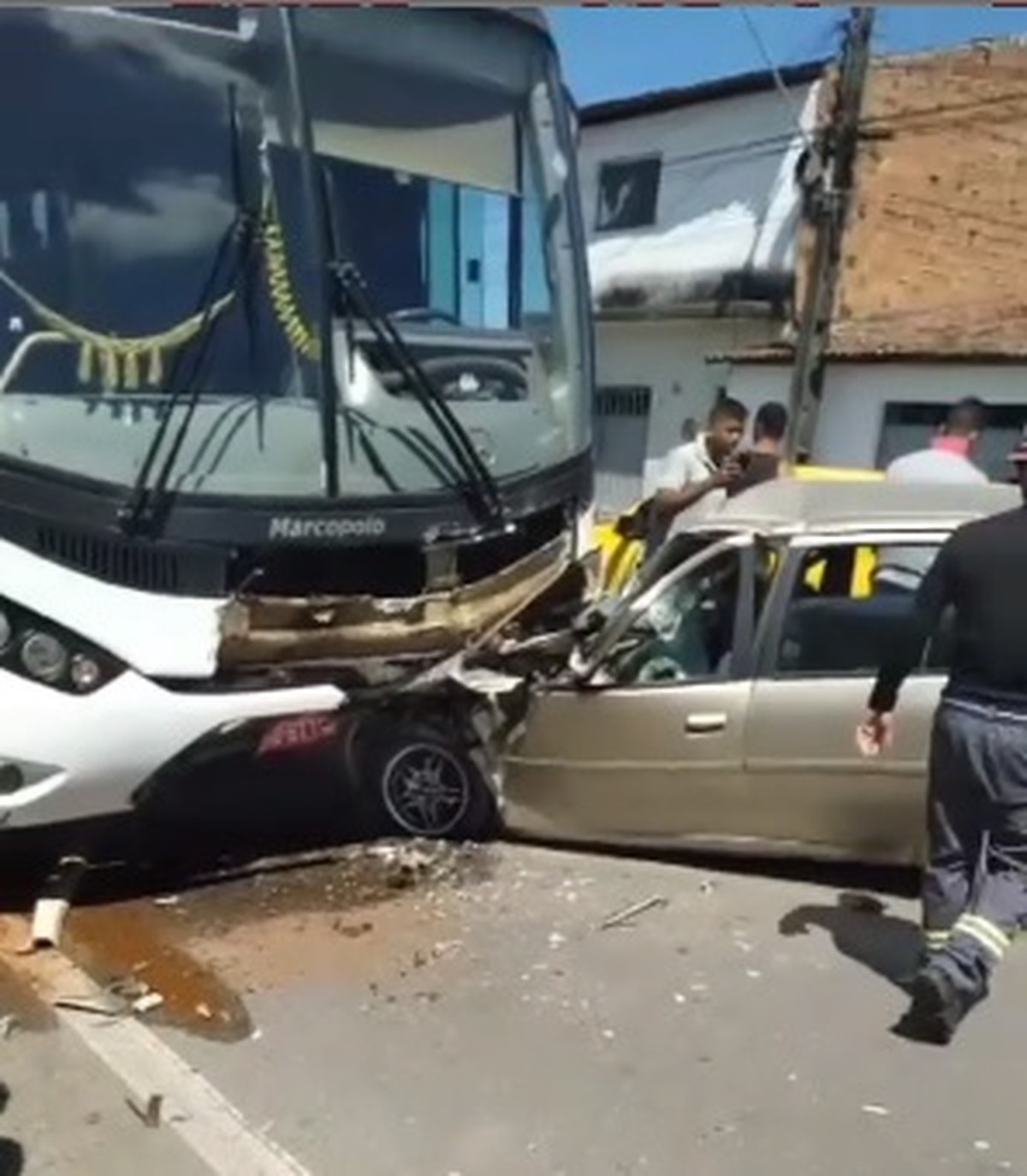Duas Pessoas Morrem Em Acidente Entre ônibus E Carro Na Av Paulo