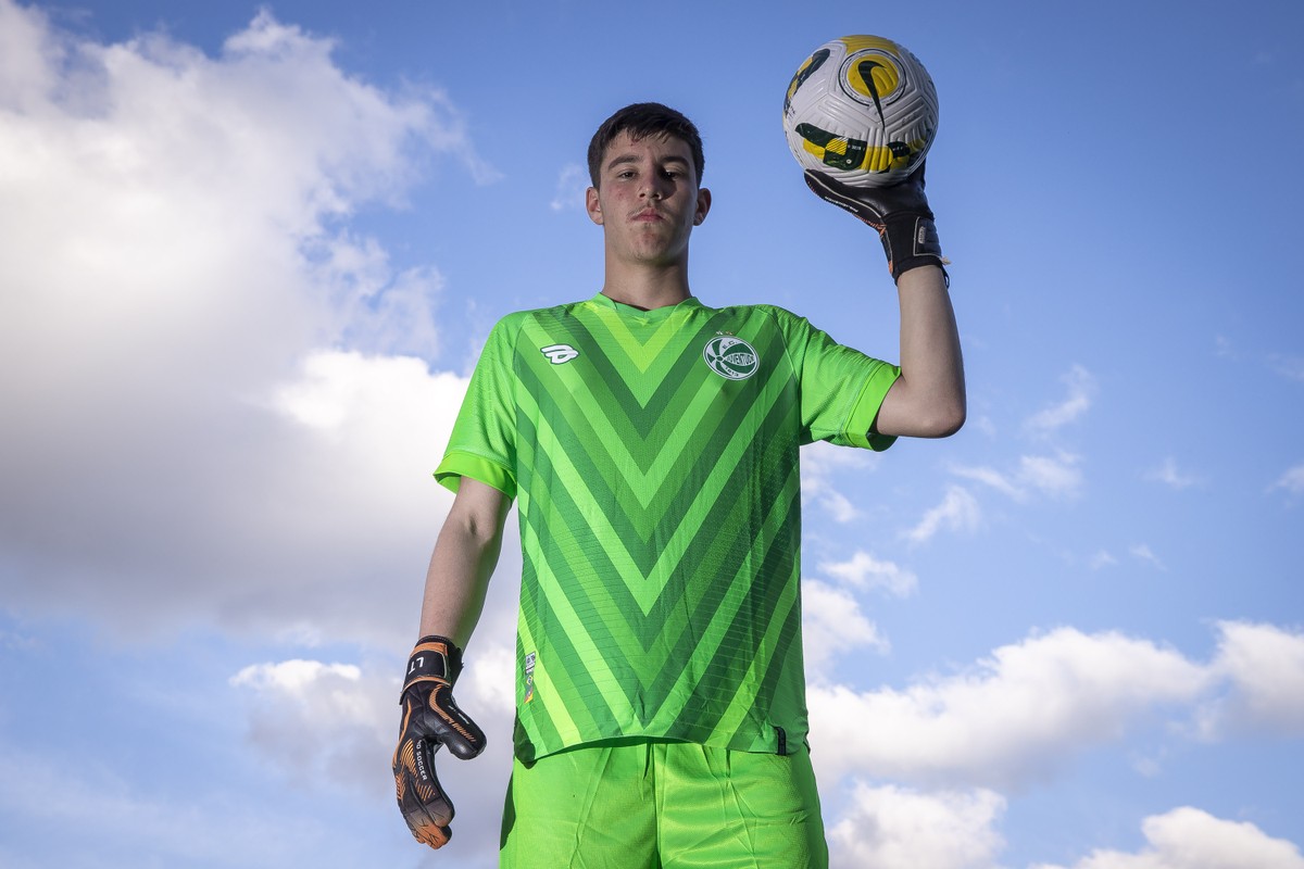 Conheça o goleiro do time sub-17 do Juventude convocado para a Seleção ...