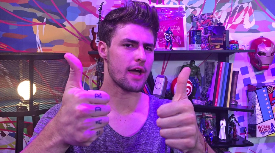 Conheça O Lado Geek De Rezendeevil O Youtuber Com 10 Milhões De