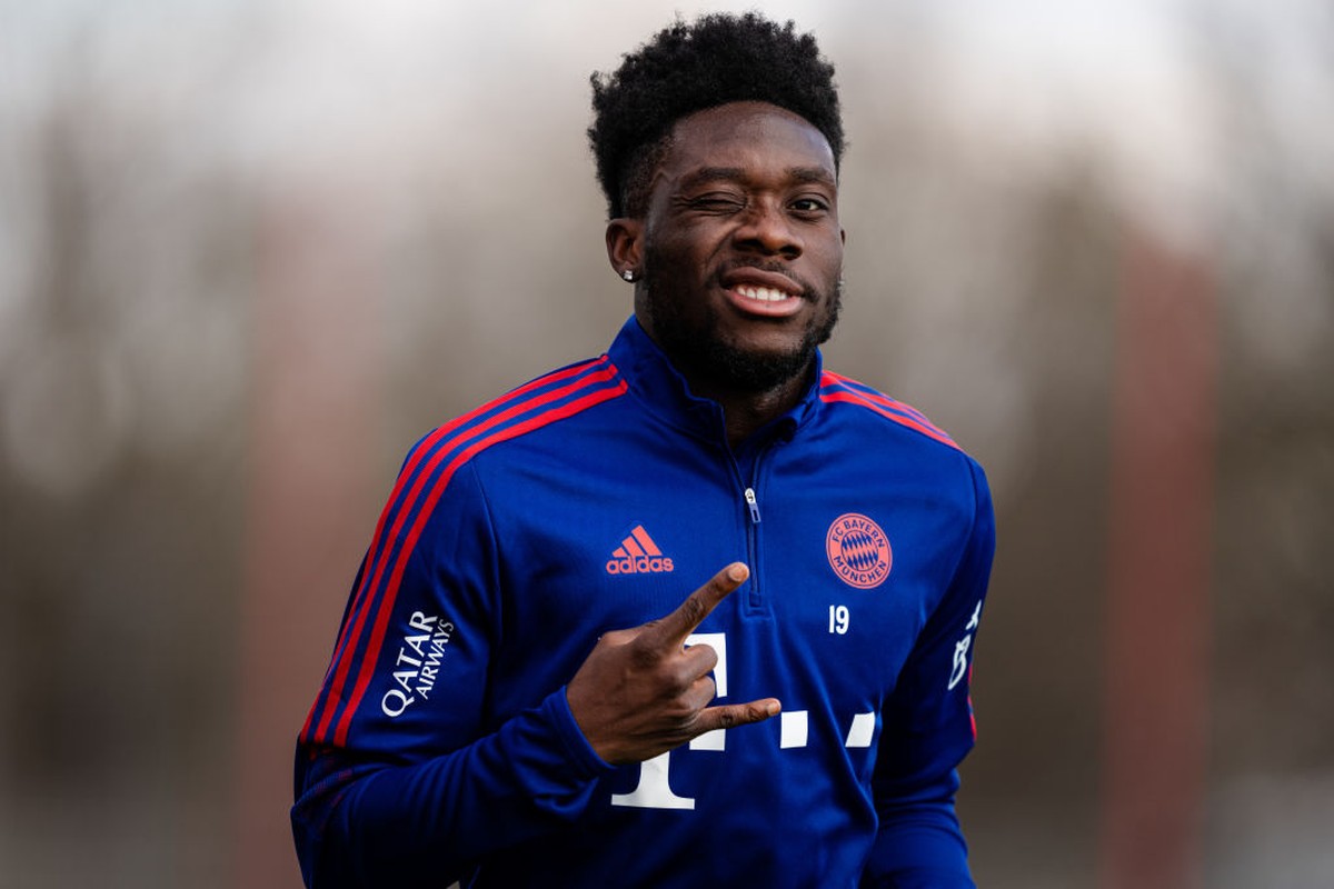 Alphonso Davies se recupera de miocardite e volta aos treinamentos no ...