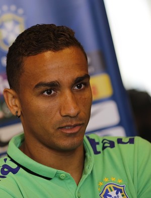Danilo diz que “ambição” pode ajudar em retomada da seleção brasileira