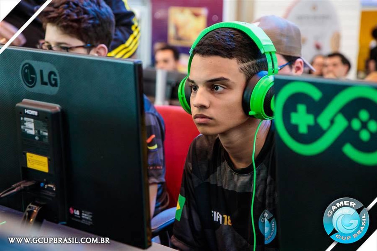 Brasileiro de 18 anos assina com Wolves e se torna segundo gamer de ...