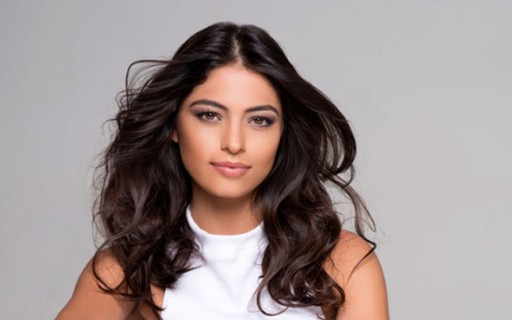 Cynthia Senek afirma não ser vaidosa: "Costumo repetir sempre as minhas ...