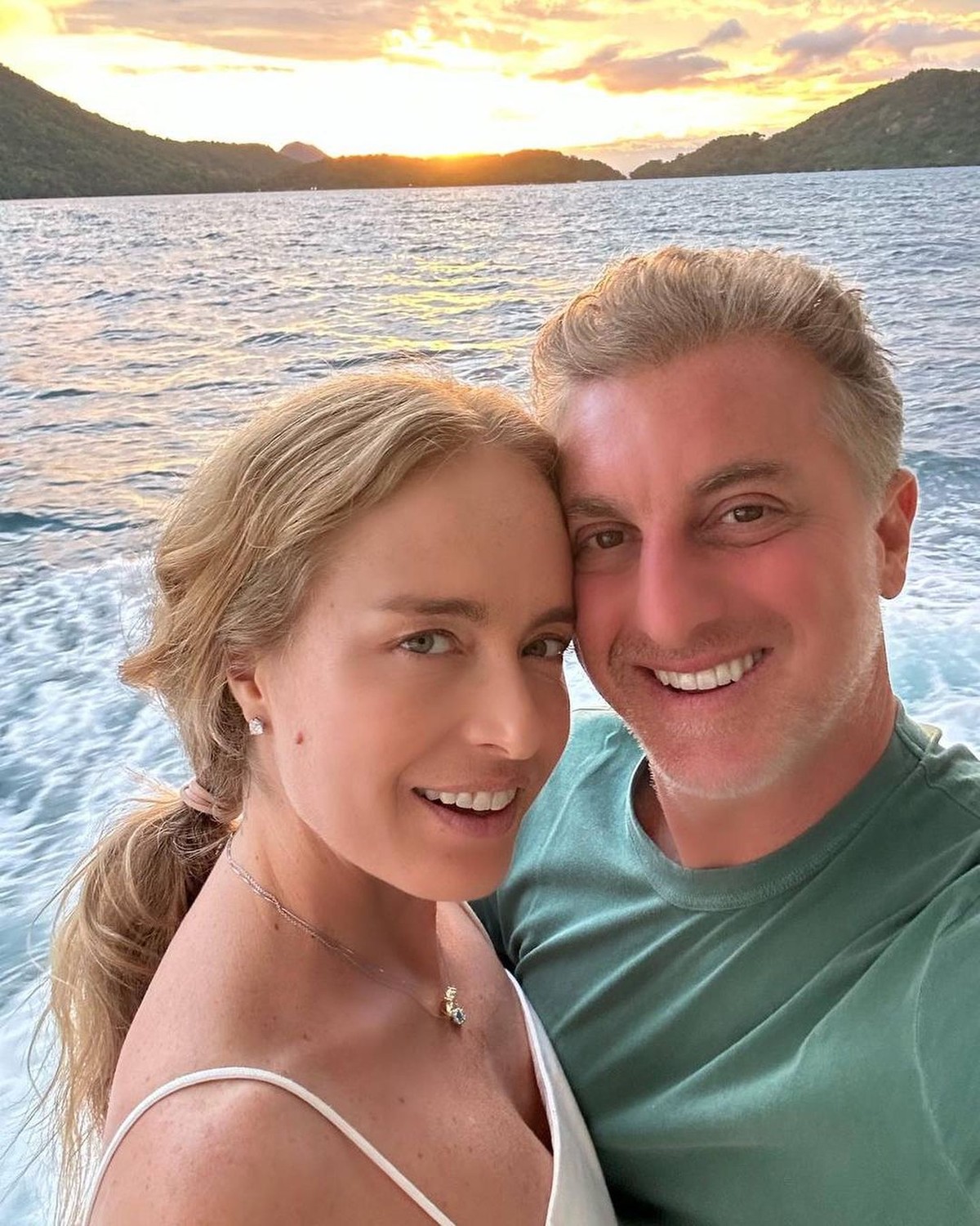 Angélica posa com Luciano Huck e se declara: 'Que venha mais um ano ao ...