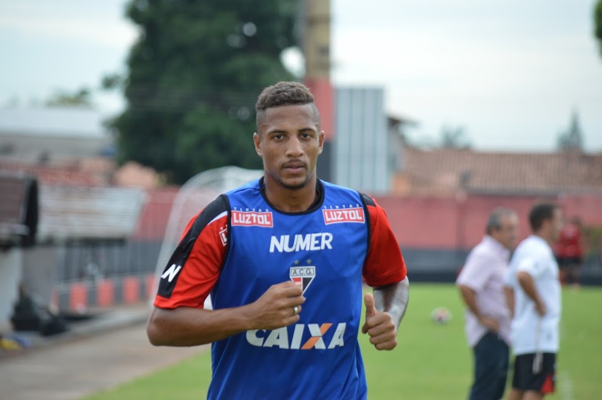 Três meses, oito jogos, nenhum gol: Walterson é dispensado pelo ...