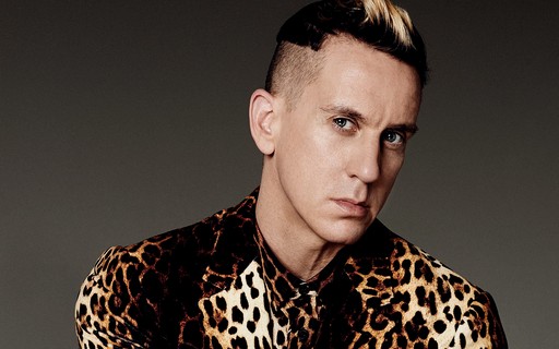 Jeremy Scott estampa símbolos religiosos em suas criações - Vogue ...