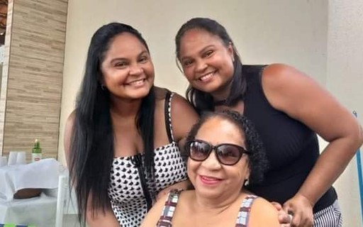 Gêmeas idênticas, que casaram com gêmeos idênticos, dão à luz com três ... Gêmeas idênticas, que casaram com gêmeos idênticos, dão à luz com três ...