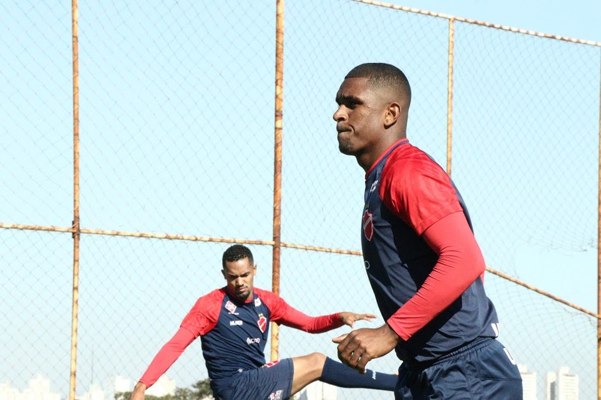 De volta ao time, Felipe Rodrigues está confiante para estreia de ...