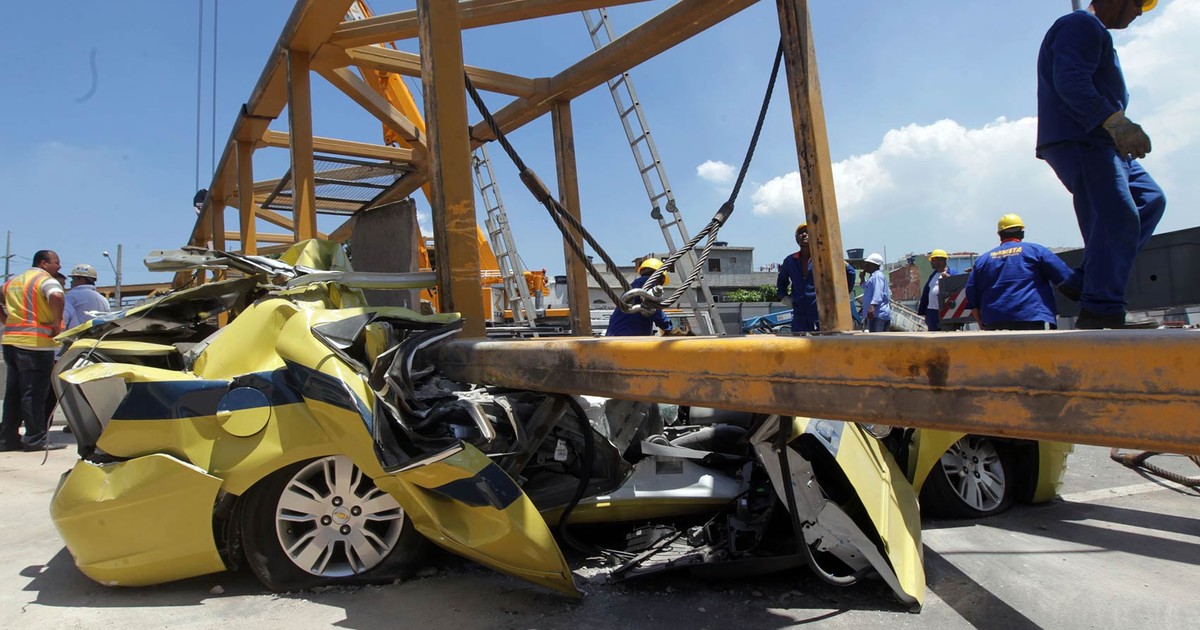 G1 - Passarela que caiu no Rio após colisão pesava 120 toneladas ...