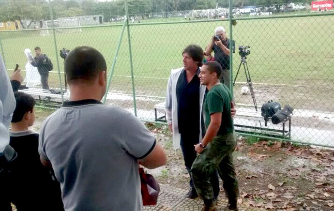 Curtinha: Wilson Gottardo é assediado por torcedores em treino do ...