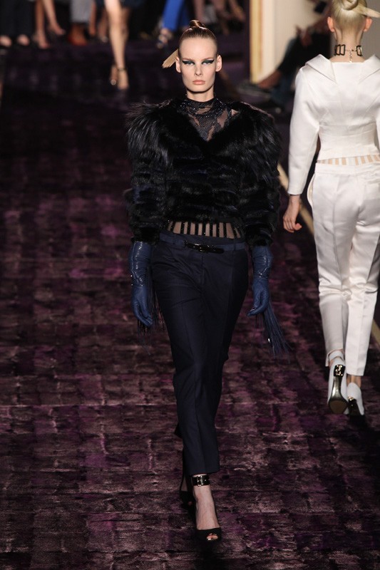 Versace | Alta-costura | Inverno 2015 | Desfiles | Vogue