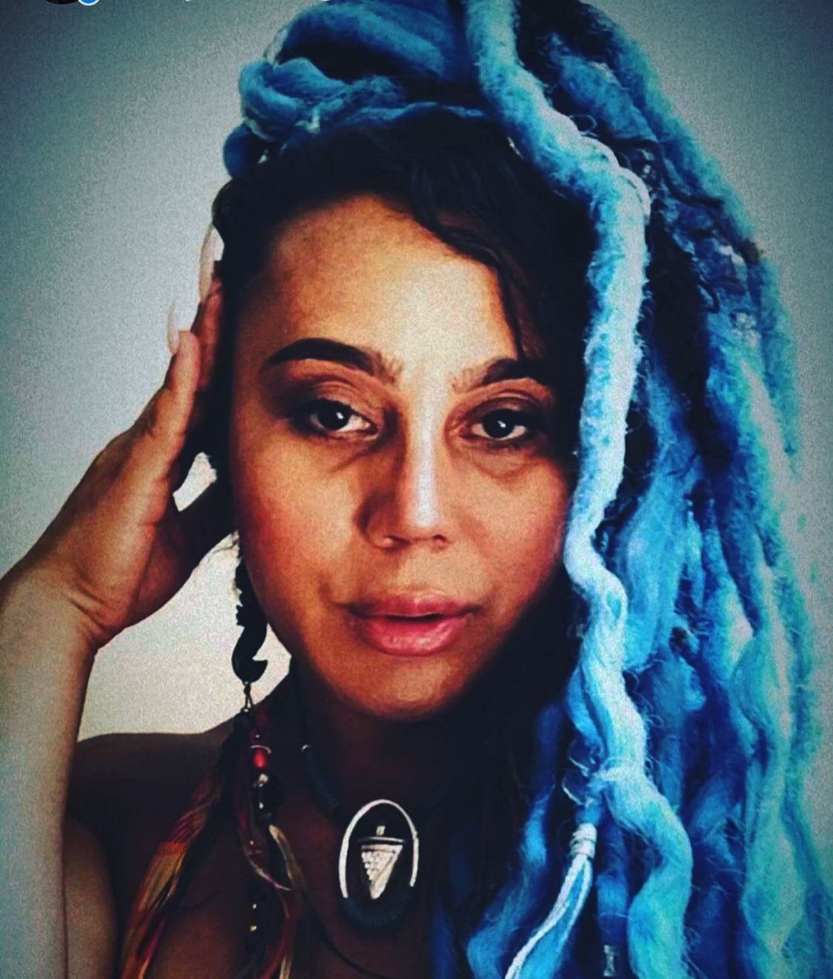 Após invadir palco de peça de teatro em Portugal para protestar contra ...