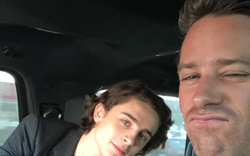 Armie Hammer gera revolta ao explicar piada que fez com fãs em post de ...