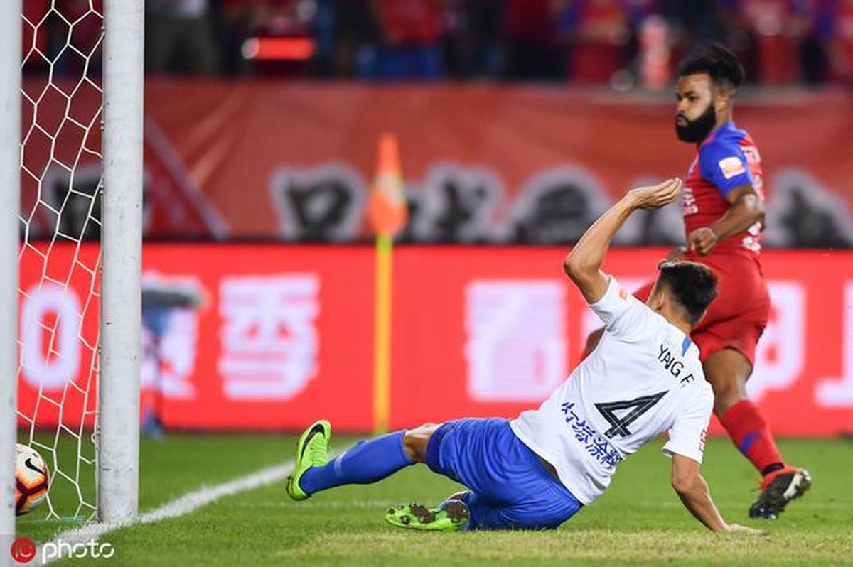 Fernandinho faz pintura no estilo Messi e dá vitória ao Chongqing Lifan ...