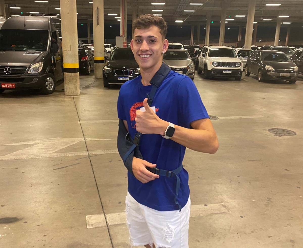 Stênio acompanha jogo do Cruzeiro horas após alta hospitalar; retorno ...