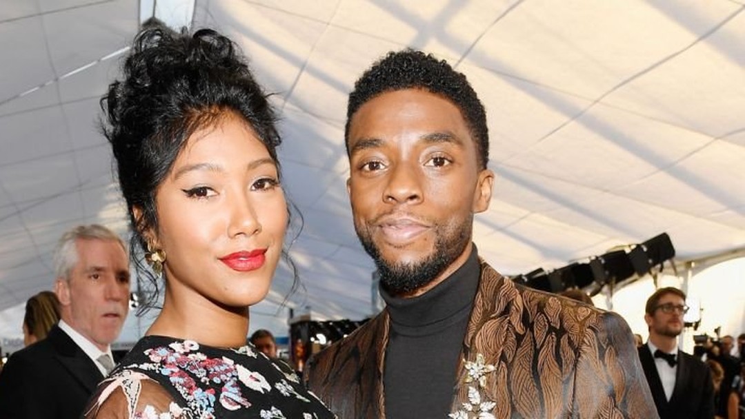 Megan Fox rebate internauta que a questionou como mãe com ironia: 'Pera ...