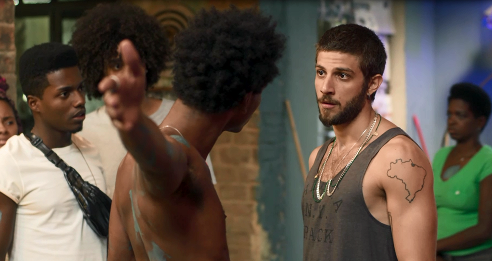 Ícaro fica com ciúmes de Rosa e dá soco em Valentim | vem por aí | Gshow