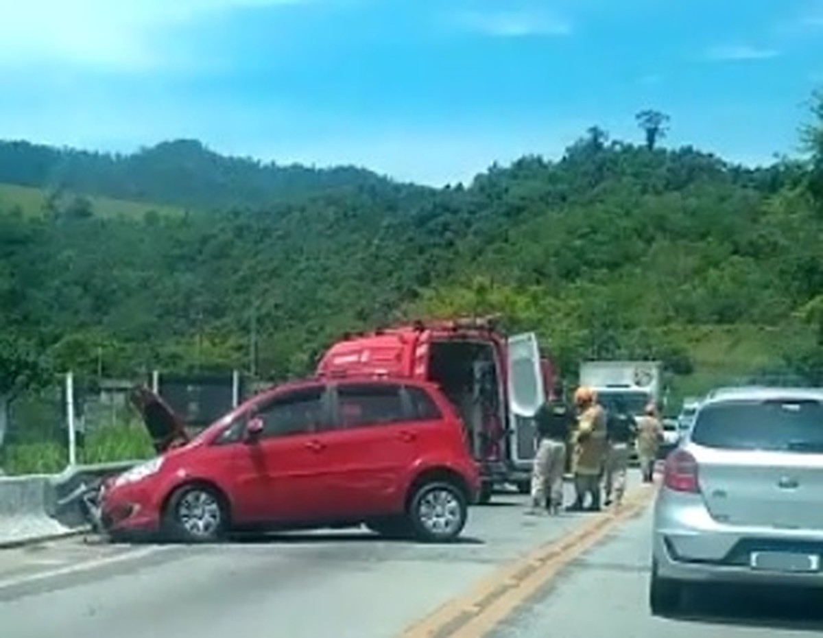 Acidente deixa duas feridas na Rio-Santos, em Angra dos Reis | Sul do Rio e Costa Verde | G1