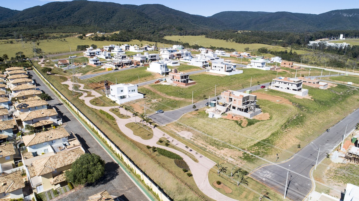 Com lotes a partir de 250 m², Reserva Ermida fica em frente a Serra do ...