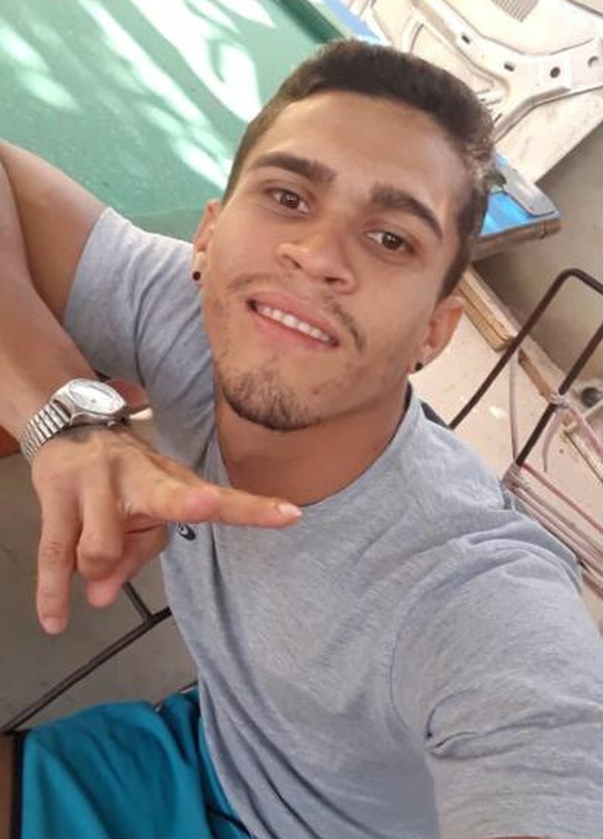 Homem é Morto Com Tiro Na Cabeça Ao Lado Das Filhas E Esposa Em São