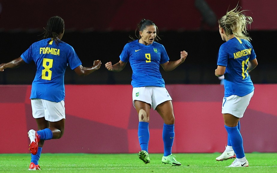 Debinha é a melhor brasileira em ranking de principais atletas do futebol feminino em 2022 ...