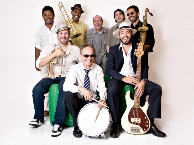 G1 - Banda Balaco faz show de funk, salsa e samba rock no Sesc de ...