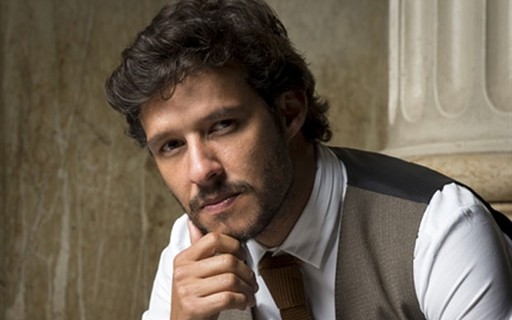 Nando Rodrigues volta às novelas e diz: "Quero muito fazer um vilão ...