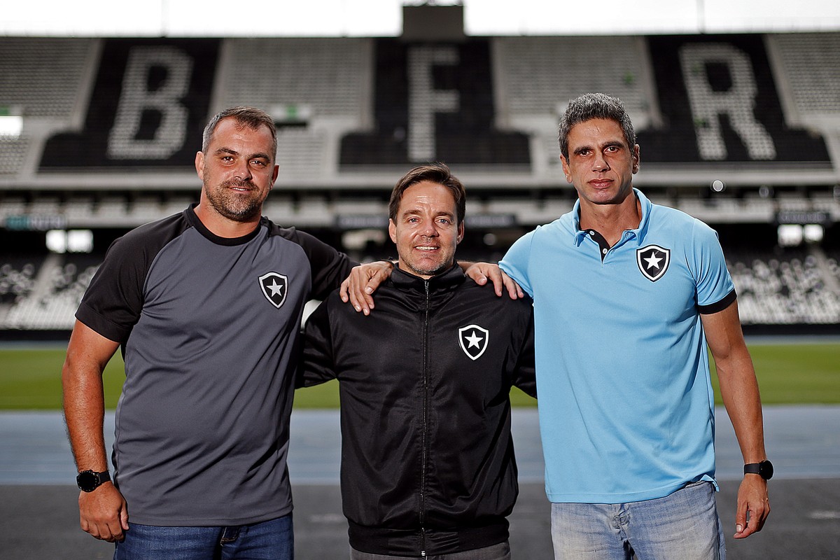Botafogo define Thiago De Camillis como técnico do Sub-20 | botafogo | ge