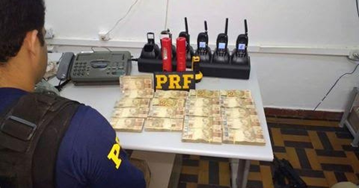 G1 Prf Apreende R 100 Mil Em Carro E 500 Maços De Cigarro Na Br 425