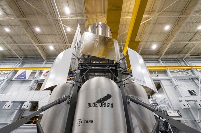 Modelo em tamanho real do módulo espacial que poderá ir à Lua é ...