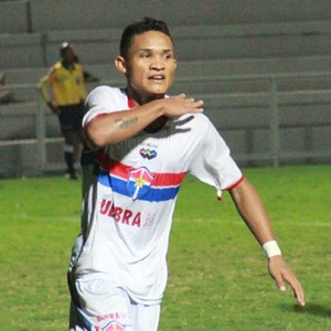 Com três de Jack Chan, Fast goleia Rio Negro e segue líder do Barezinho