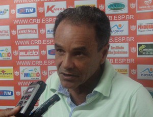 Roberval Davino explica opção pelo lateral João Victor no ataque do CRB ...