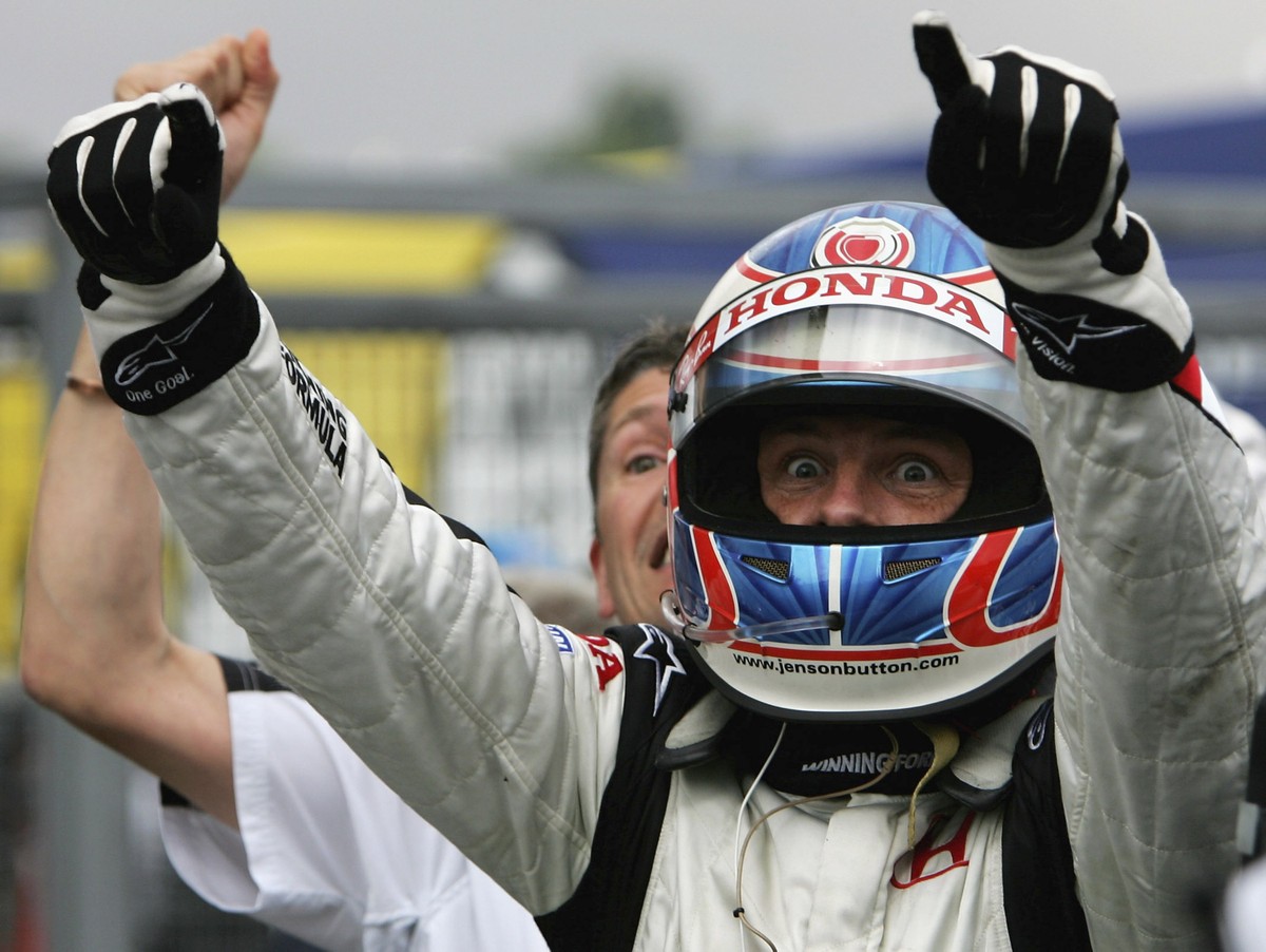 Jenson Button conquistou primeira vitória na Fórmula 1 vindo do meio do ...