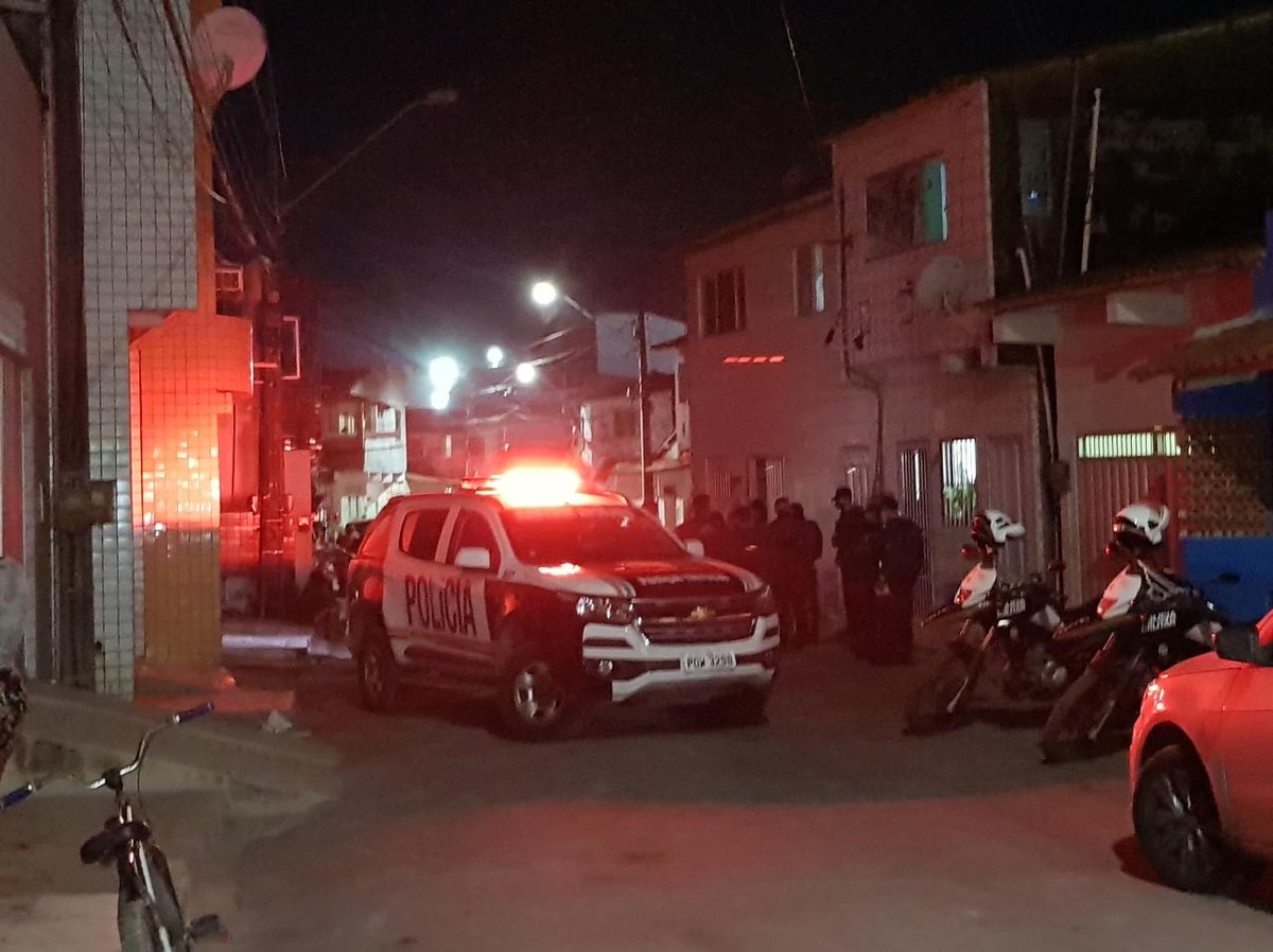 Homem é Assassinado A Tiros Na Frente Da Própria Casa Por Grupo De