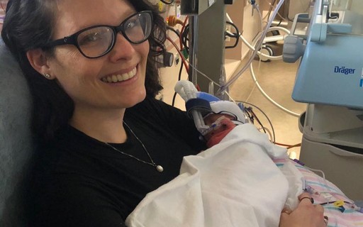 Mulher descobre tumor de 9 kg em seu abdome: "Pensei que não poderia ...