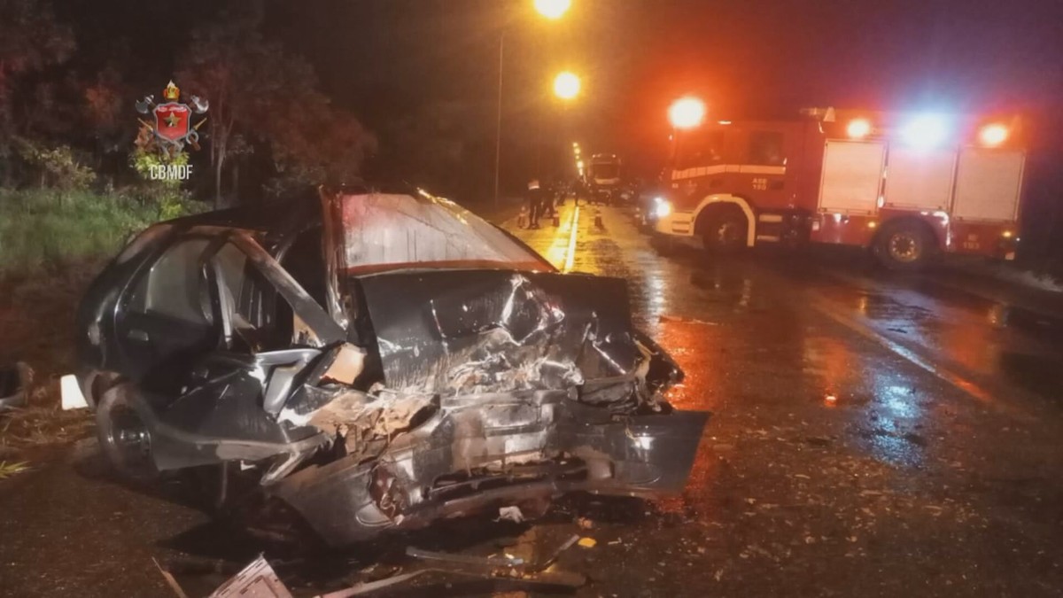 Batida frontal entre dois carros deixa um morto e quatro feridos na DF-128 | Distrito Federal | G1