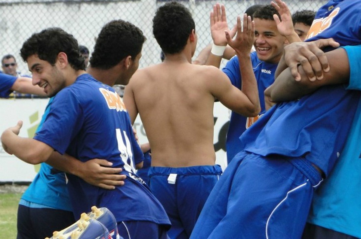 Em 2011, pela base do Cruzeiro, Daniel Corrêa foi campeão da Copa ...
