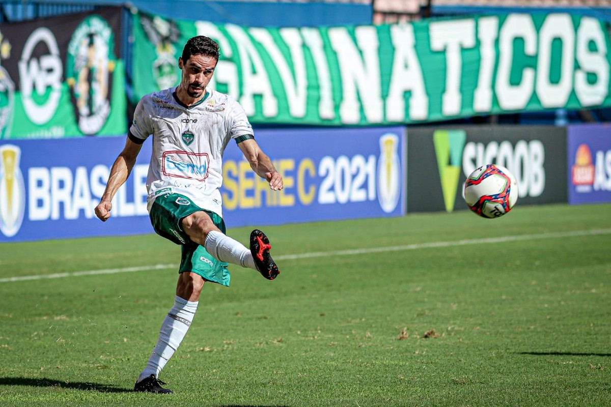 Volante Gilson Alves é o 1º jogador a renovar com o Manaus para 2022 ...
