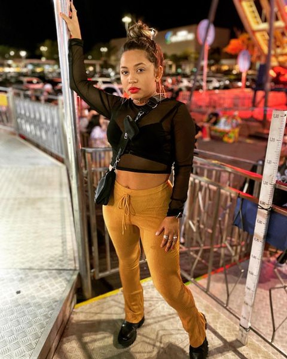 Mulher viraliza ao dançar funk com transparência em festa infantil e é ...