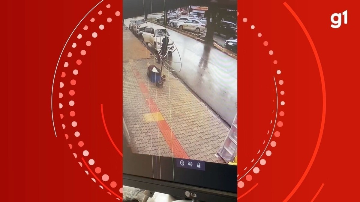 Imagens De Câmeras De Segurança Mostram Pistoleiro Executando Homem No