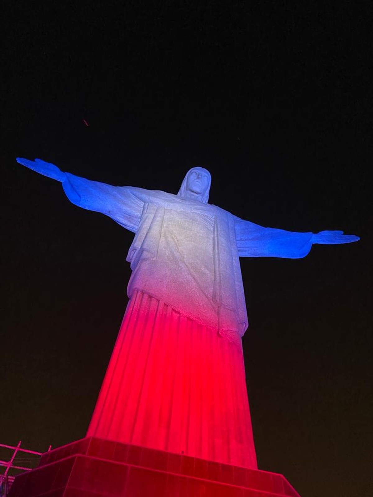 Morte de Elizabeth II: Cristo é iluminado com cores do Reino Unido em ...
