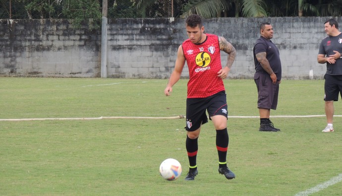 William Popp dá início à recuperação física após lesão muscular