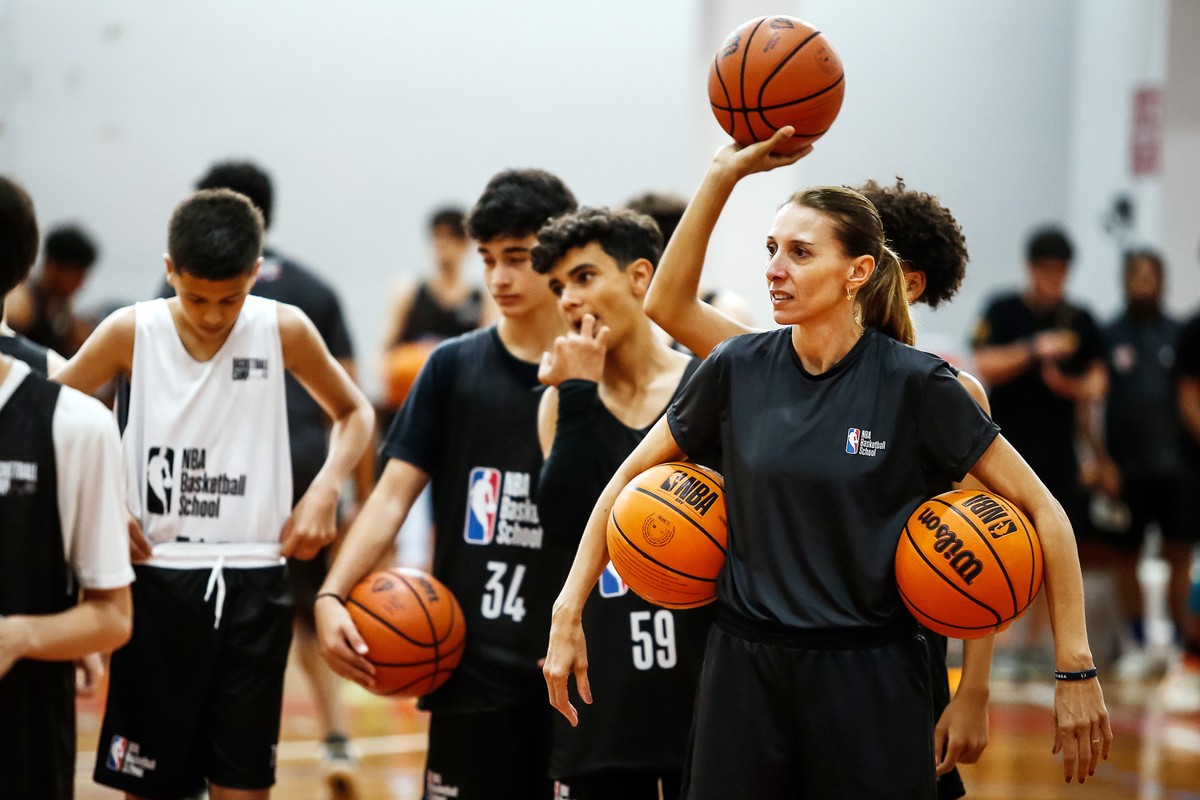 Instrutores se reúnem para capacitação técnica do NBA Basketball School ...