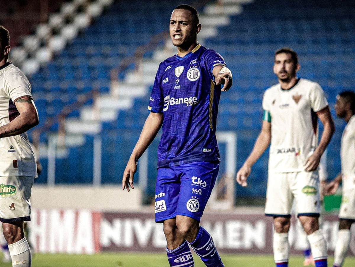 Leandro Silva espera bom jogo do Confiança dentro da Arena Batistão ...