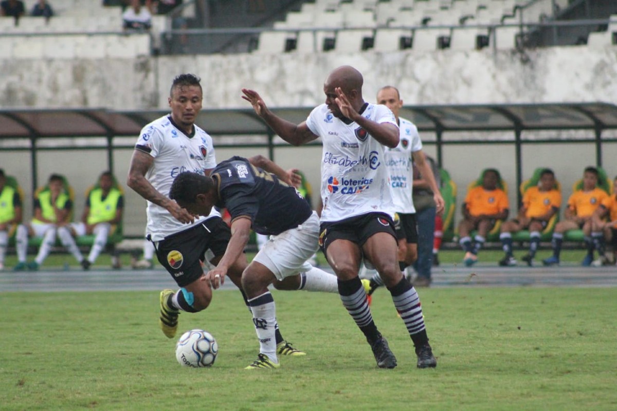Atuações: Saulo se destaca com defesas importantes e garante ponto em ...