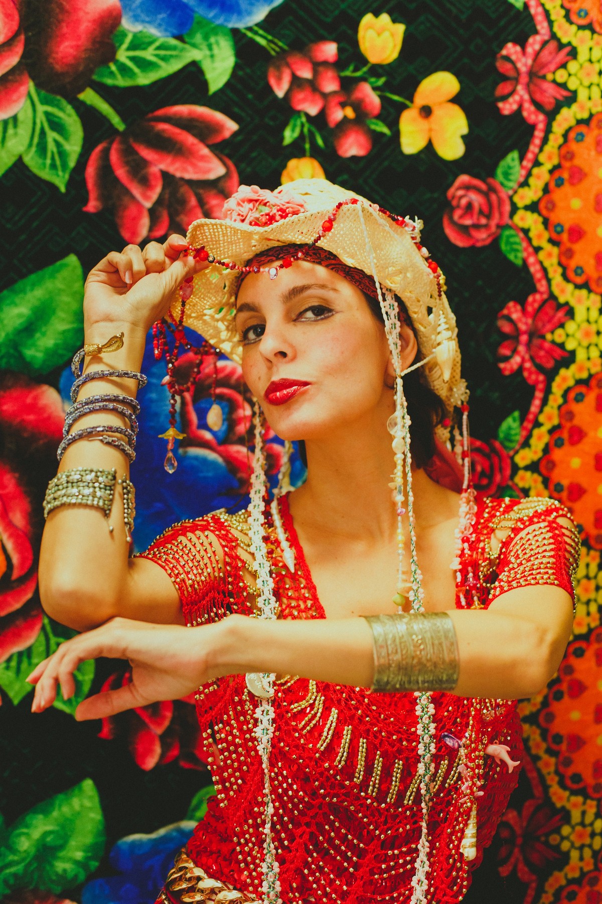 'Cantar o amor e a não monogamia é cura cármica', diz Mãeana, que une ...