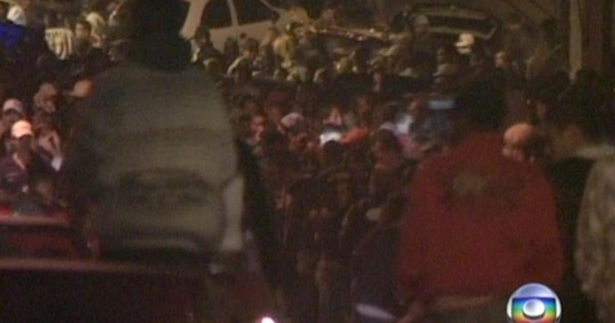 G1 - Adolescentes fazem baile funk no meio de ruas da Zona Leste de SP ...